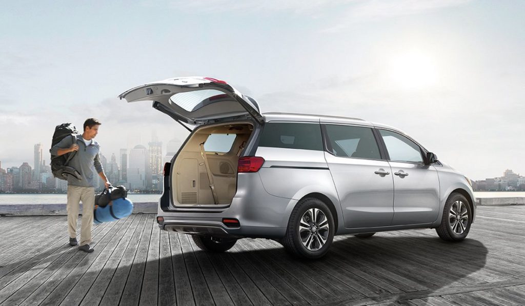 La renovada van Kia Carnival se presentó en la Costa con este precio